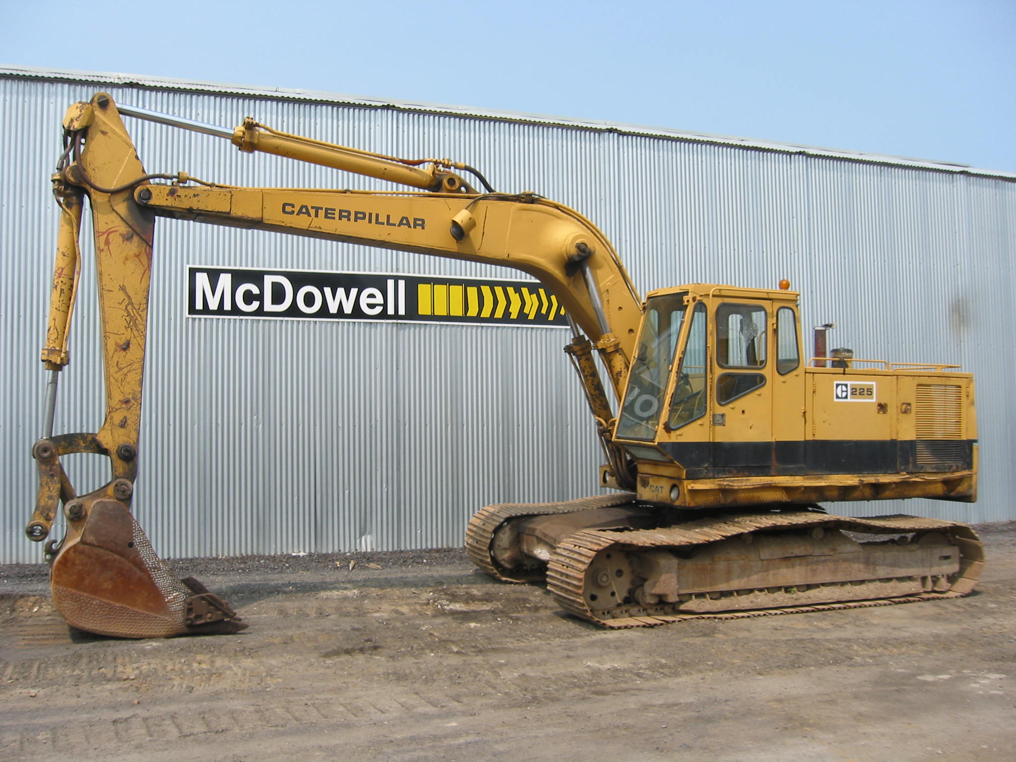 Cat 225 Excavator