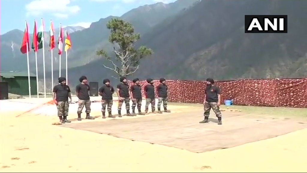 Soldiers of Sikh Light Infantry Regiment celebrating Bada Khana in ...