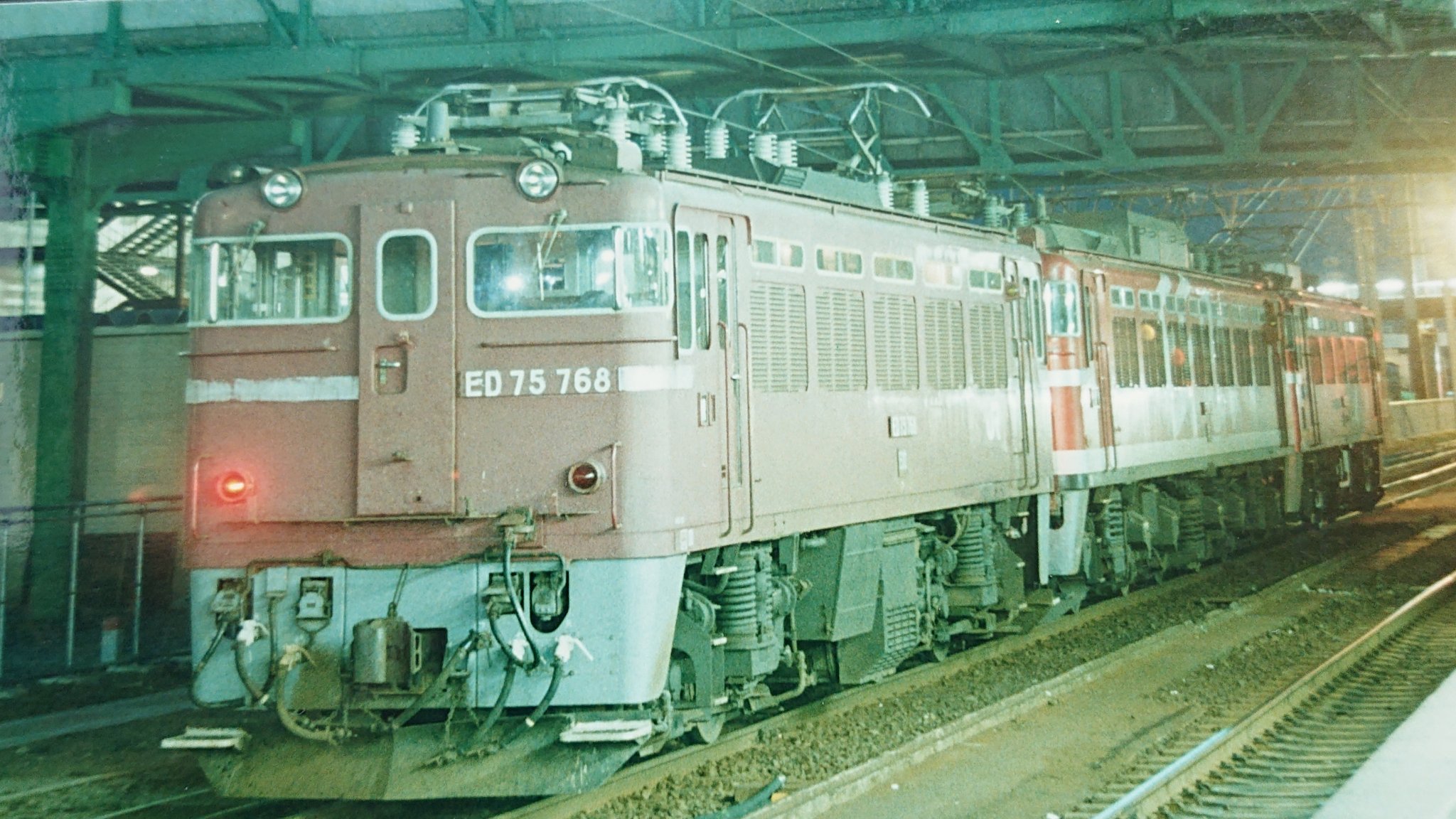 EF8195 on Twitter: "北斗星間合い運用の50系を青森まで牽引した95は、奥羽線から50系を牽引してきたED75、津軽海峡線から海峡を牽引してきたED79と重単で青森信へ帰区し ...