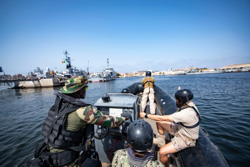 U S Navy On Twitter Usnavy Photos Of The Day Sailors Conduct Small