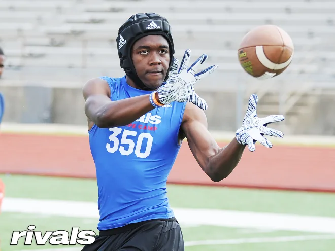 2021 St. Louis WR Keontez Lewis has seen his share of offers roll in ...