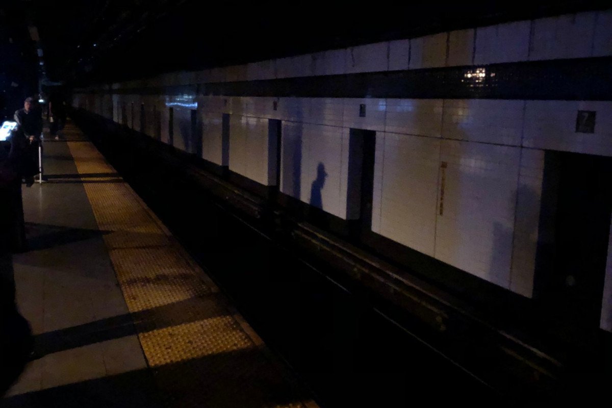 Power outages hit parts of Manhattan sending subway stations, stores ...