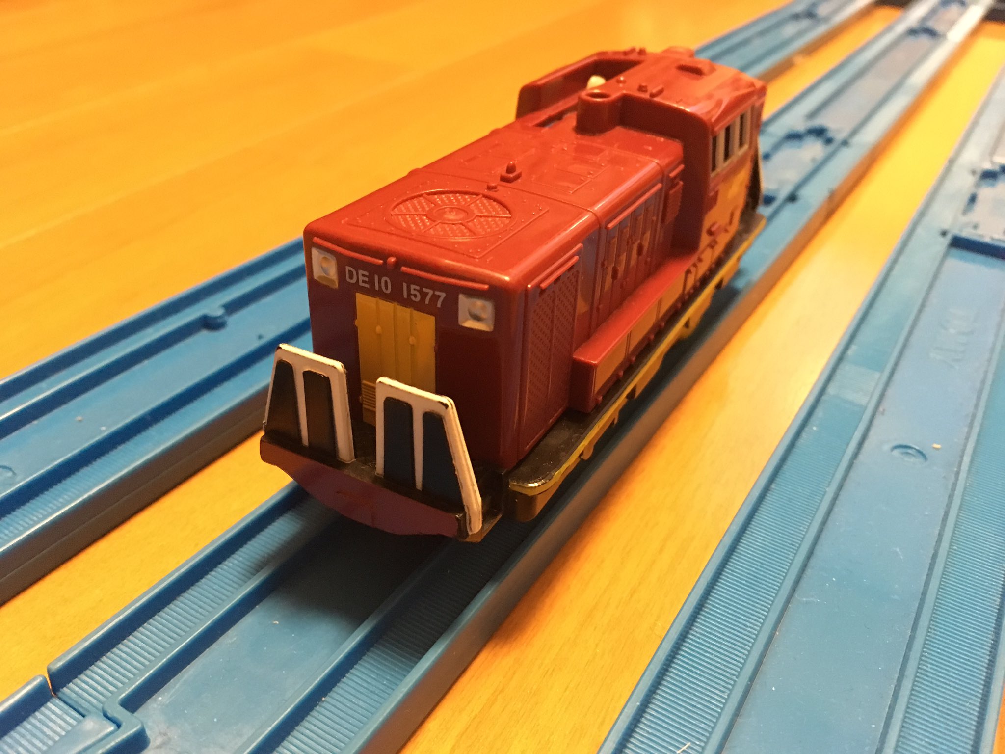 さトーマス on Twitter: "#プラレール DE10 1577、JR貨物色あったので買ってきました。 諸々の抱き合わせで864円（税込）。 コンテナはファーストトライセットあかのJRF ...