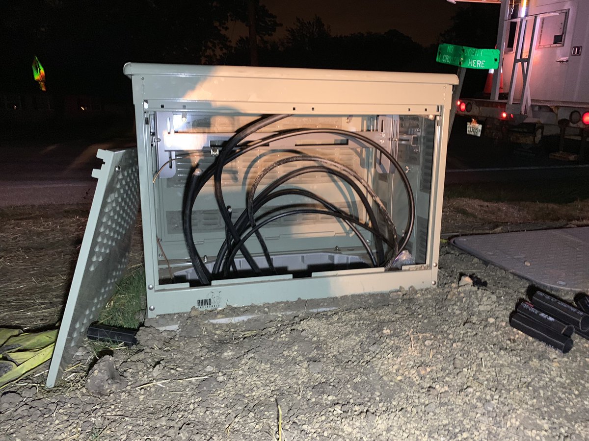 Thread by @11rcombs: "my Comcast service is down so i took a walk and ...