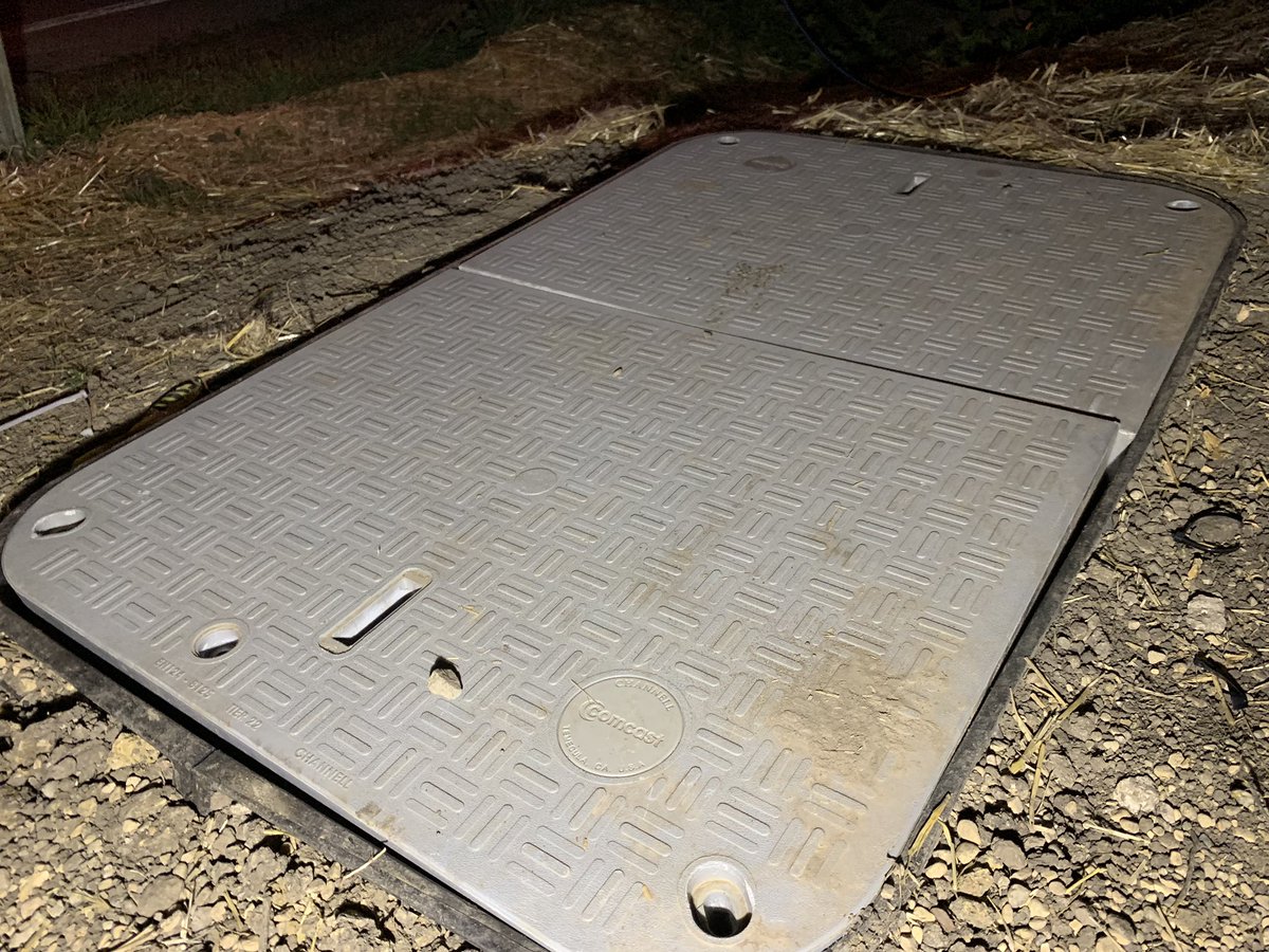 Thread by @11rcombs: "my Comcast service is down so i took a walk and ...