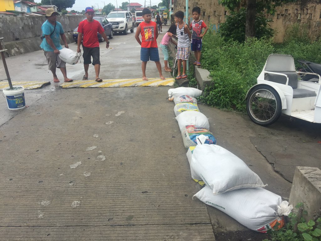 ABS-CBN News on Twitter: "Bahagi ng protection dike sa Ilang-Ilang river sa Brgy. San Juan ...