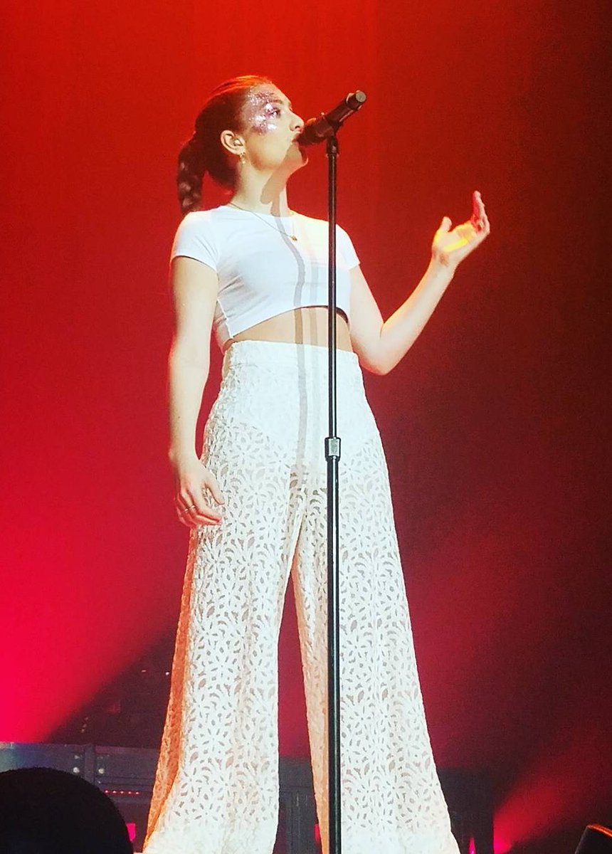 Lorde Concert Outfits