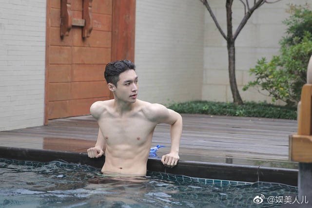 Yixing Shirtless