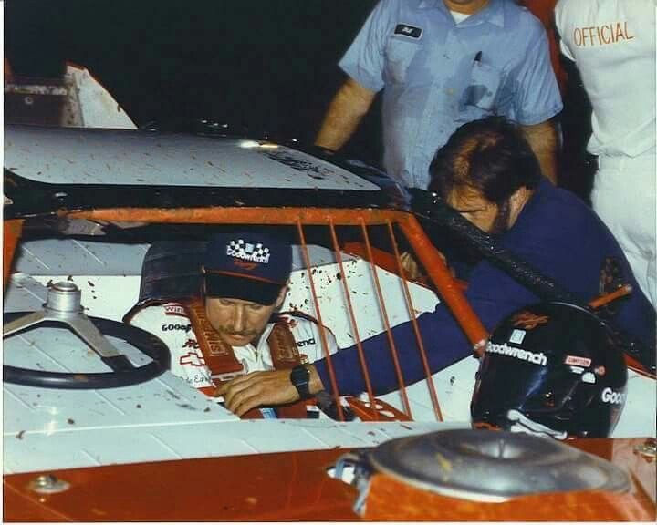 Dale Earnhardt using a full-face helmet, 1992. : r/NASCAR