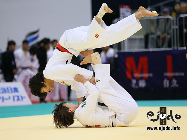 eJudo編集長 古田 英毅 on Twitter: "eJudoニュースより写真。 平成30年全日本選抜柔道体重別選手権女子52kg級準決勝、角田夏実が阿部詩から巴投｢一本」。角田はこの日の ...