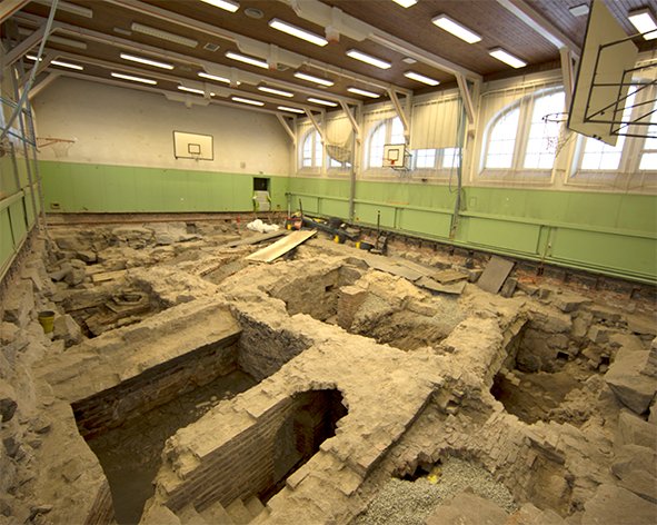 Medieval plank causeway from the 13th century discovered in Berlin. : r ...