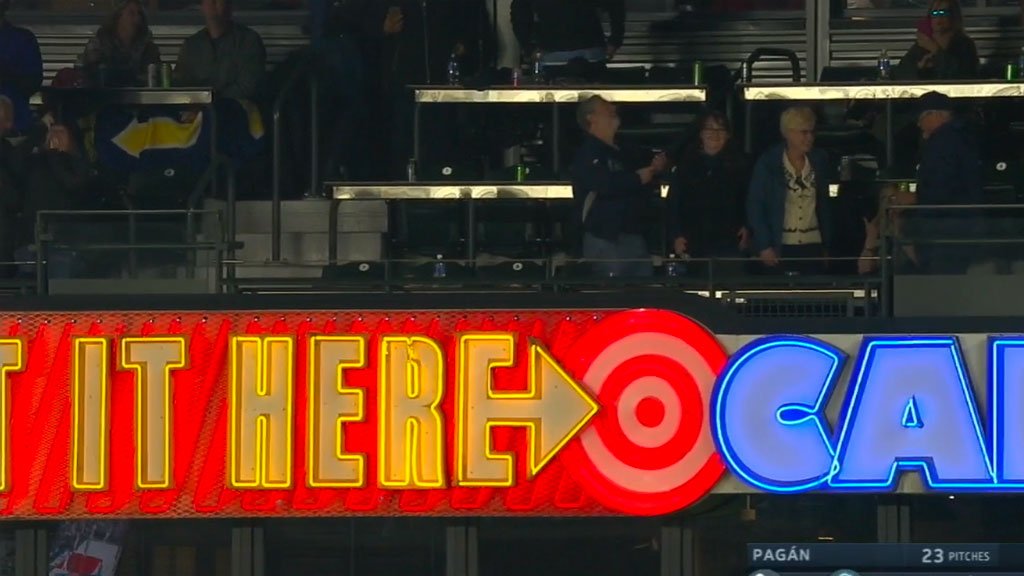 .@danielvogelbach just hit the ball above the “hit it here” sign. 🎯 ...