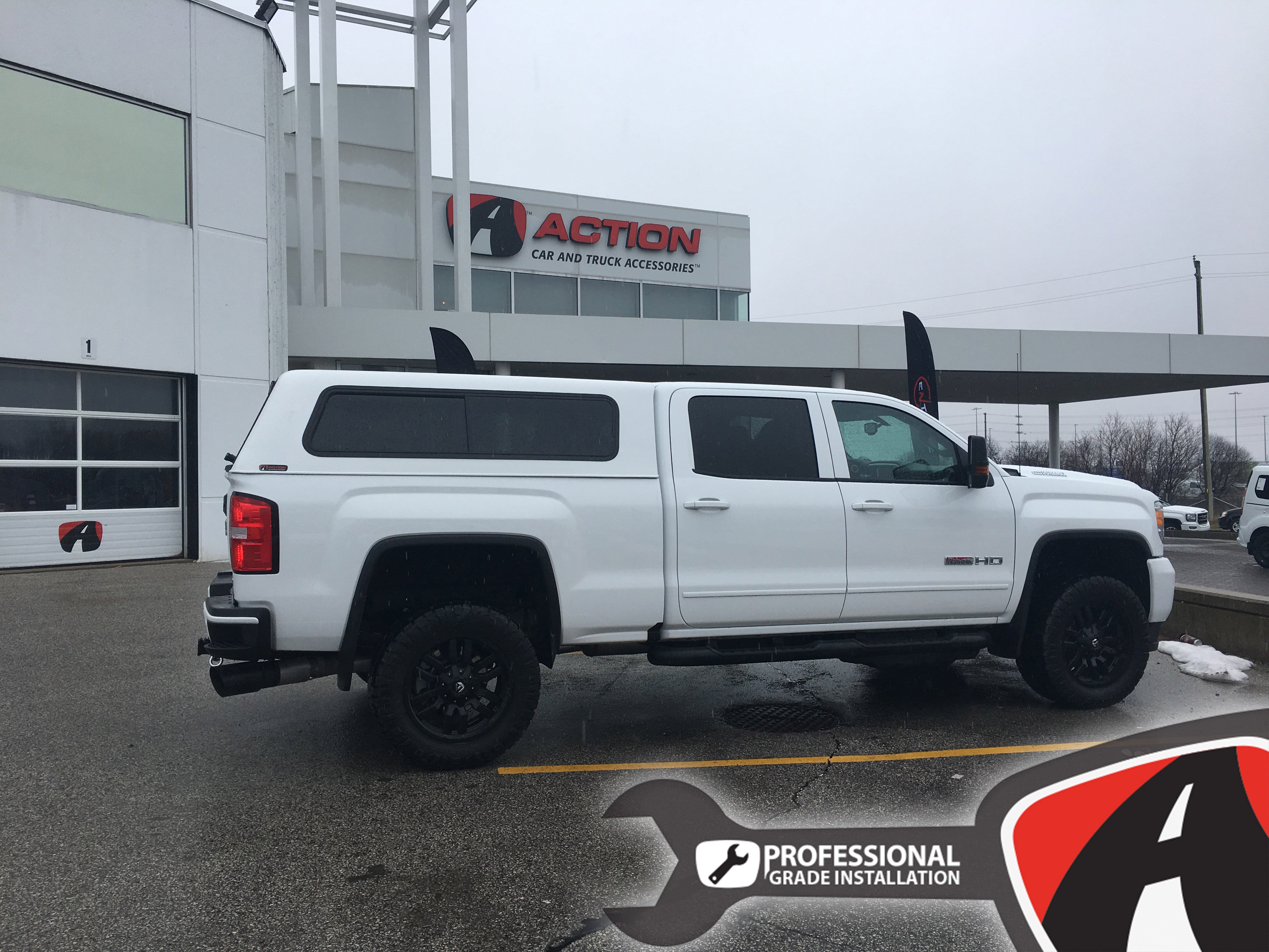 Action Car and Truck X Contour III series cap installed on this Sierra HD by our store in Whitby ON. ProfessionalGradeInstallation contourIII truckcap sierra sierra2500 gmc fuelwheels whitby actioncar...