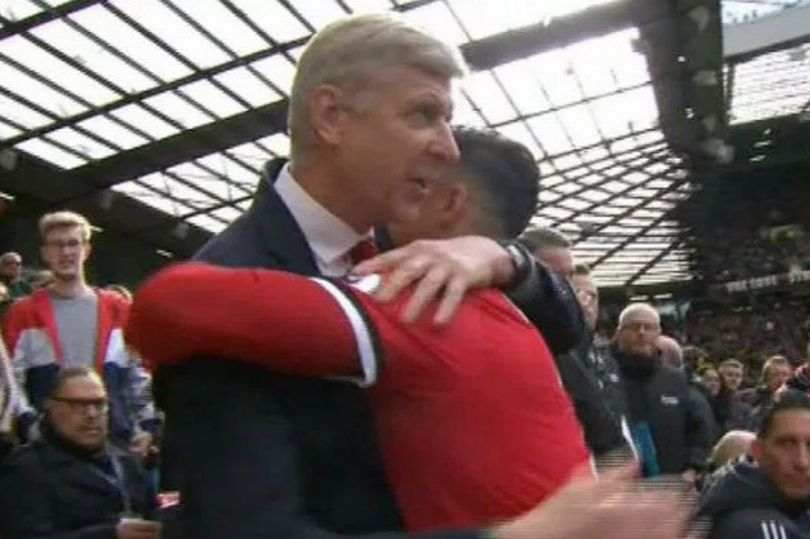 Mynd: Sanchez og Wenger féllust í faðma - DV