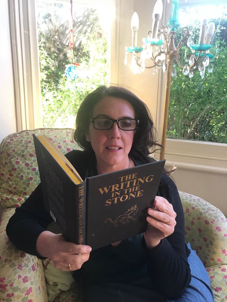 Bettany Hughes💙 On Twitter Heavenly Fridayfeeling Reading Philologistassyriologist