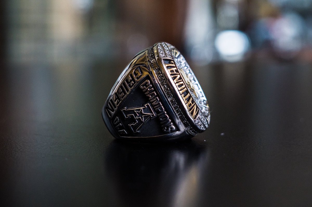 LOOK: Yes, UCF actually gave its players 2017 national champion rings ... LOOK: Yes, UCF actually gave its players 2017 national champion rings ...