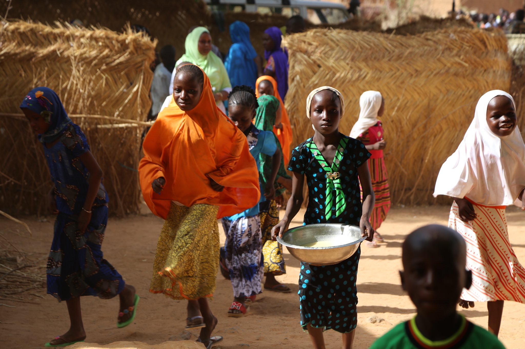 PAM Niger on Twitter: "L’Ambassadeur de France au Niger a visité une école à cantine à Simiri ...