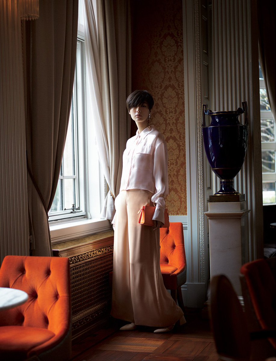 GINZA on Twitter: "エレガントな佇まいと緩やかにきらめくテクスチャー。 変幻自在な魅力を併せ持つ〈アディアム〉の 新作コレクションは「香港への旅」がテーマ。 シシド・カフカが ...