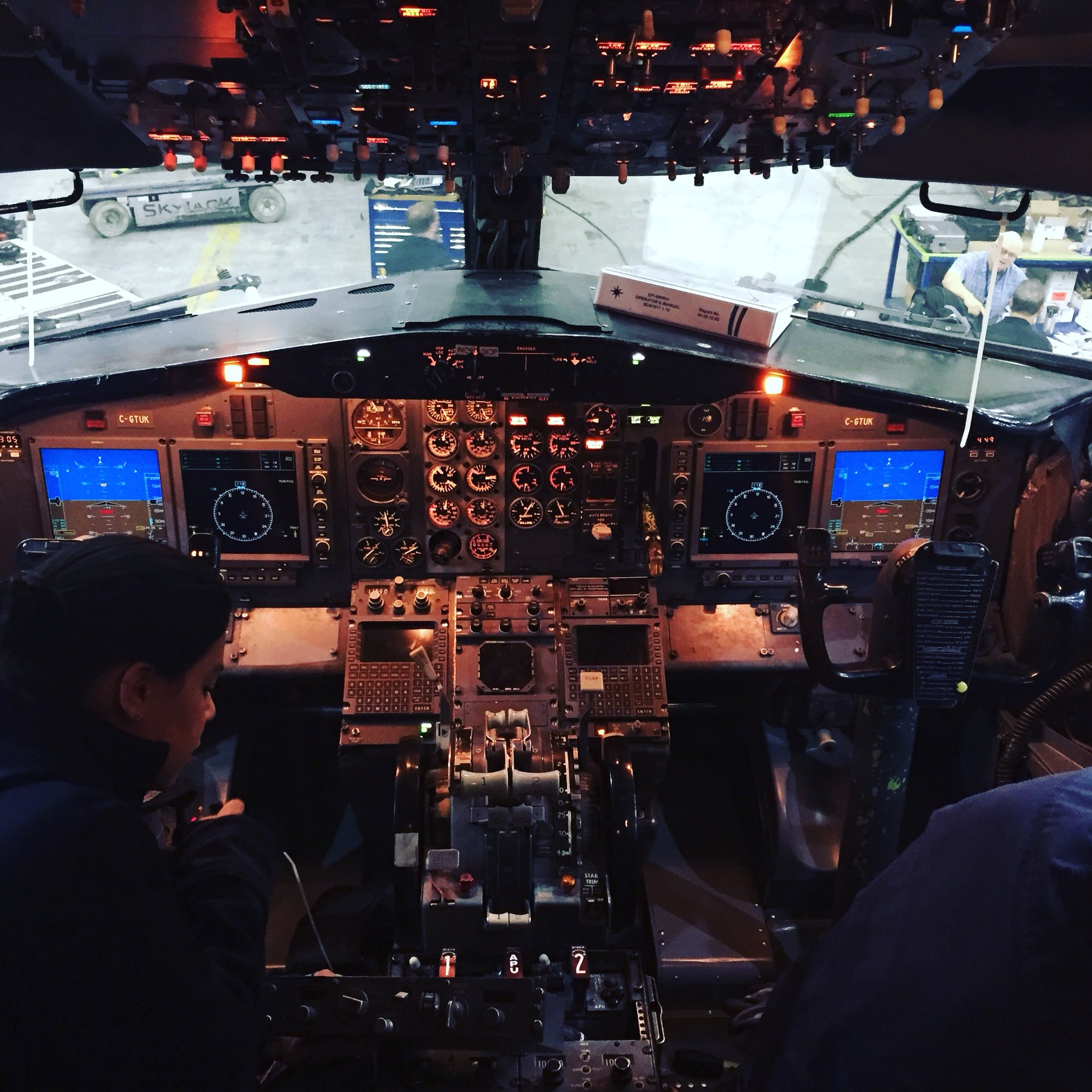 Boeing 737 200 Cockpit