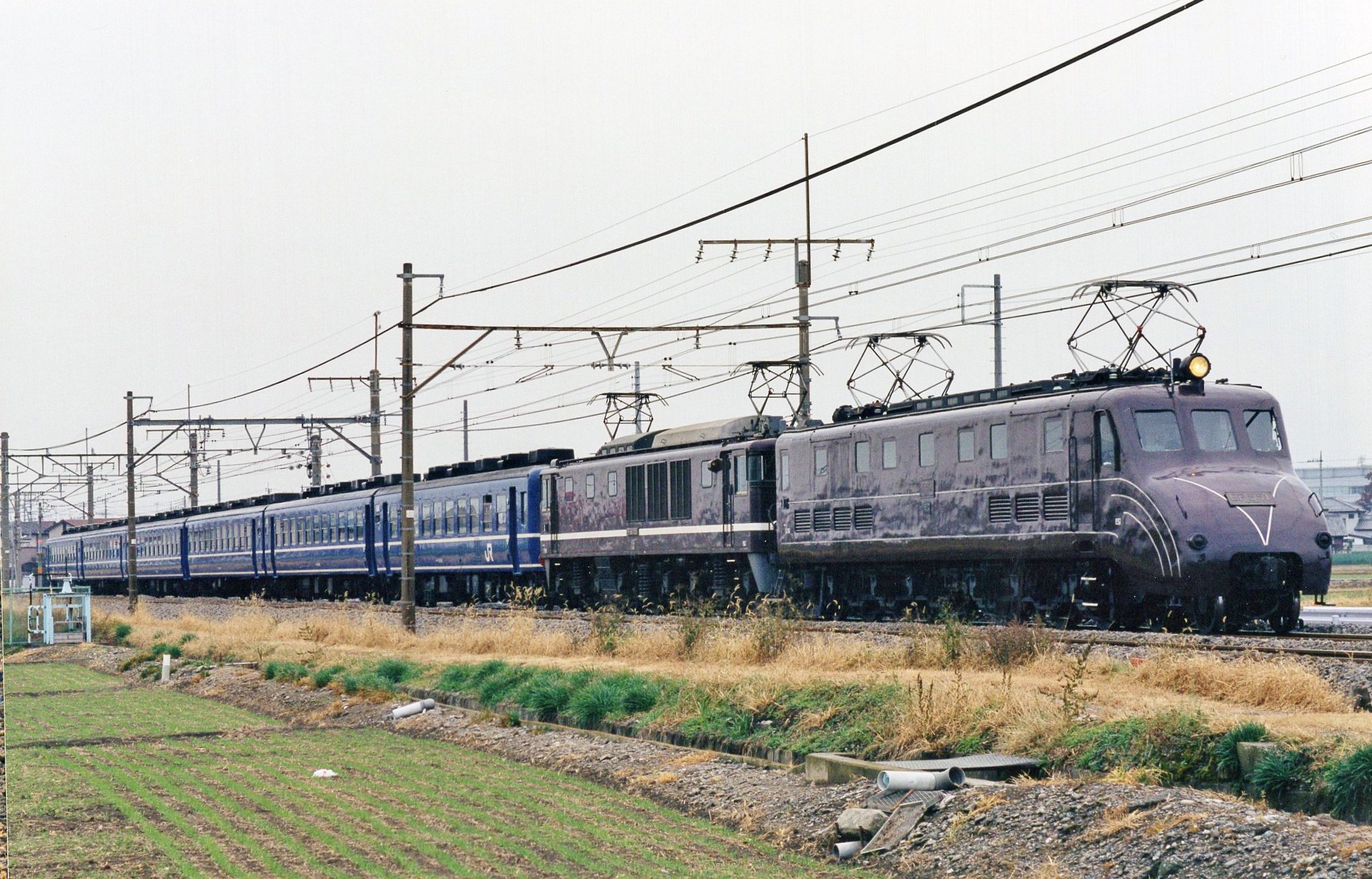 てつまみレ on Twitter: "#EF55の日 EF55+EF64-1001牽引 12系客車 55カバさん号 2002年12月8日撮影 神保原～新町 https://t.co ...