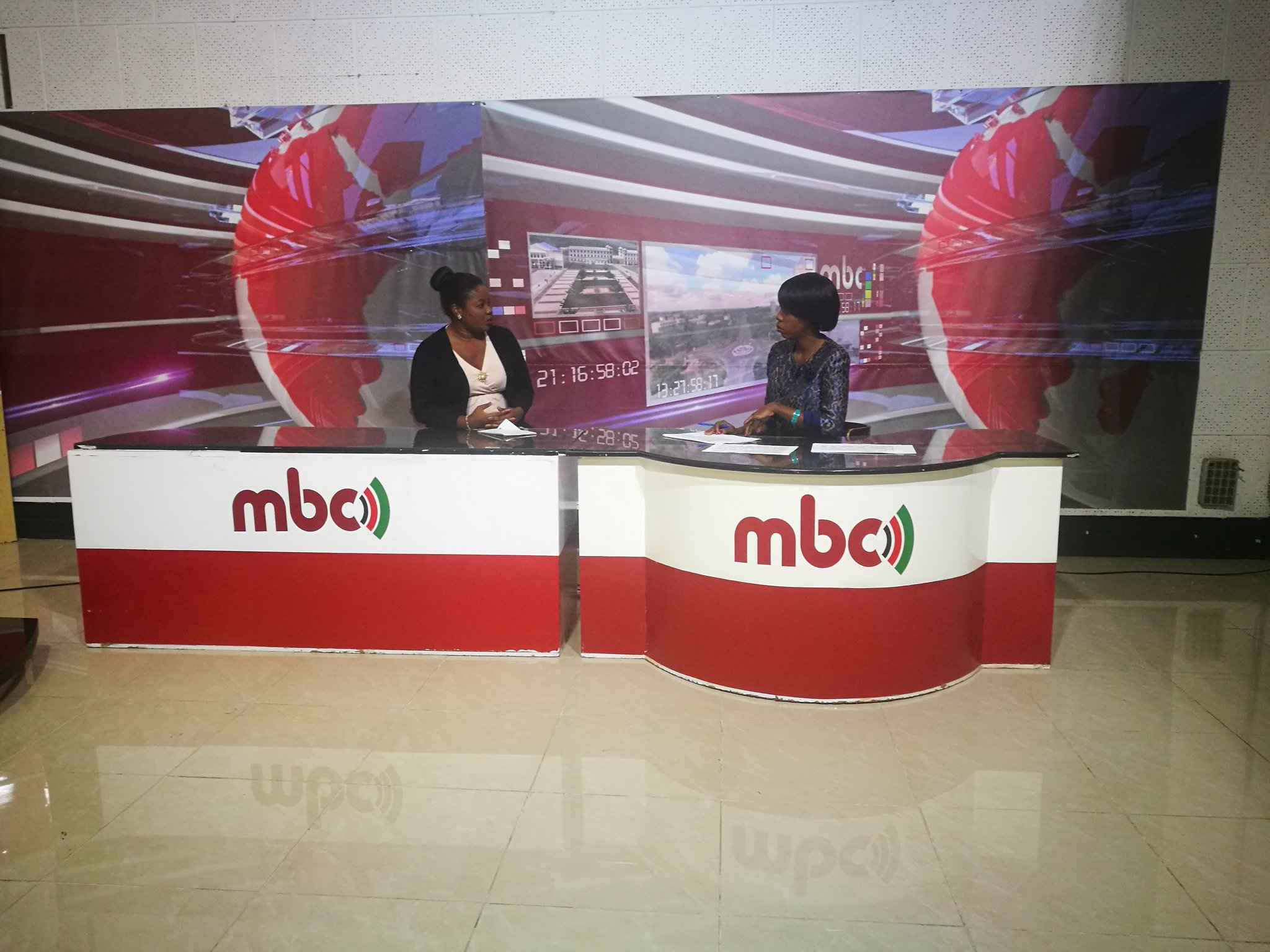 Logotipo De Mbc Tv 183 Mbc New Tv Stock Photos, High Res Pictures, And
