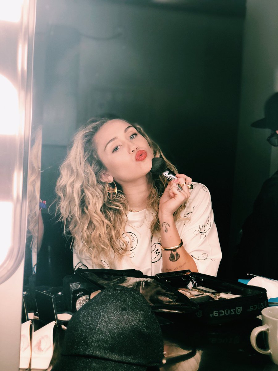72 best Twitter @mileyofficial images on Pholder | 💖💖💖