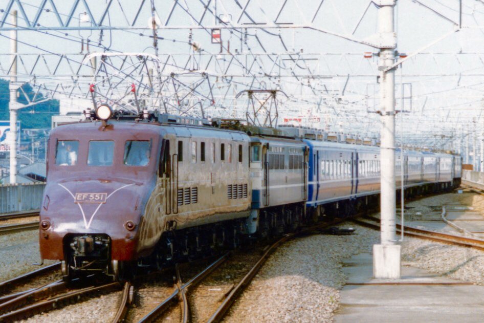 こじ太郎 on Twitter: "1986.8.9 EF55 1+EF65 519+14系×6両+EF60 68「沼津機関区100周年記念列車」 東海道本線 草薙ー静岡 #EF55の日…