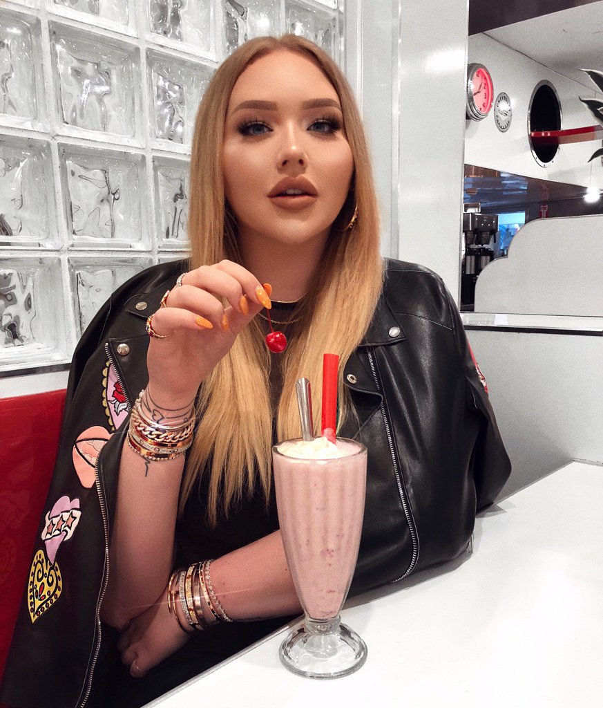 NikkieTutorials on Twitter: "MY MILKSHAKE.......... damnit, I don’t have a yard. 🤬😅🥤