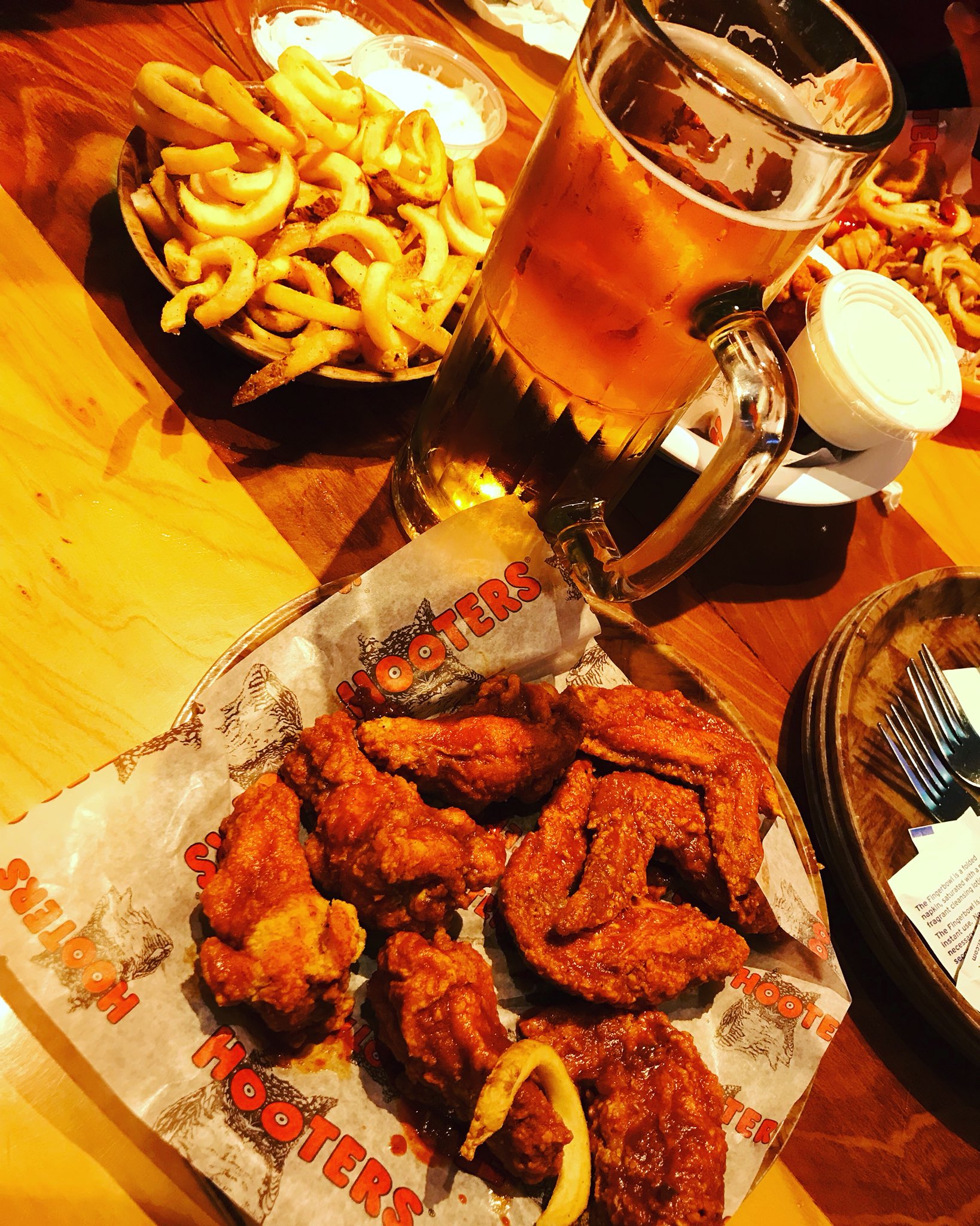 Hooters Wings And Beer