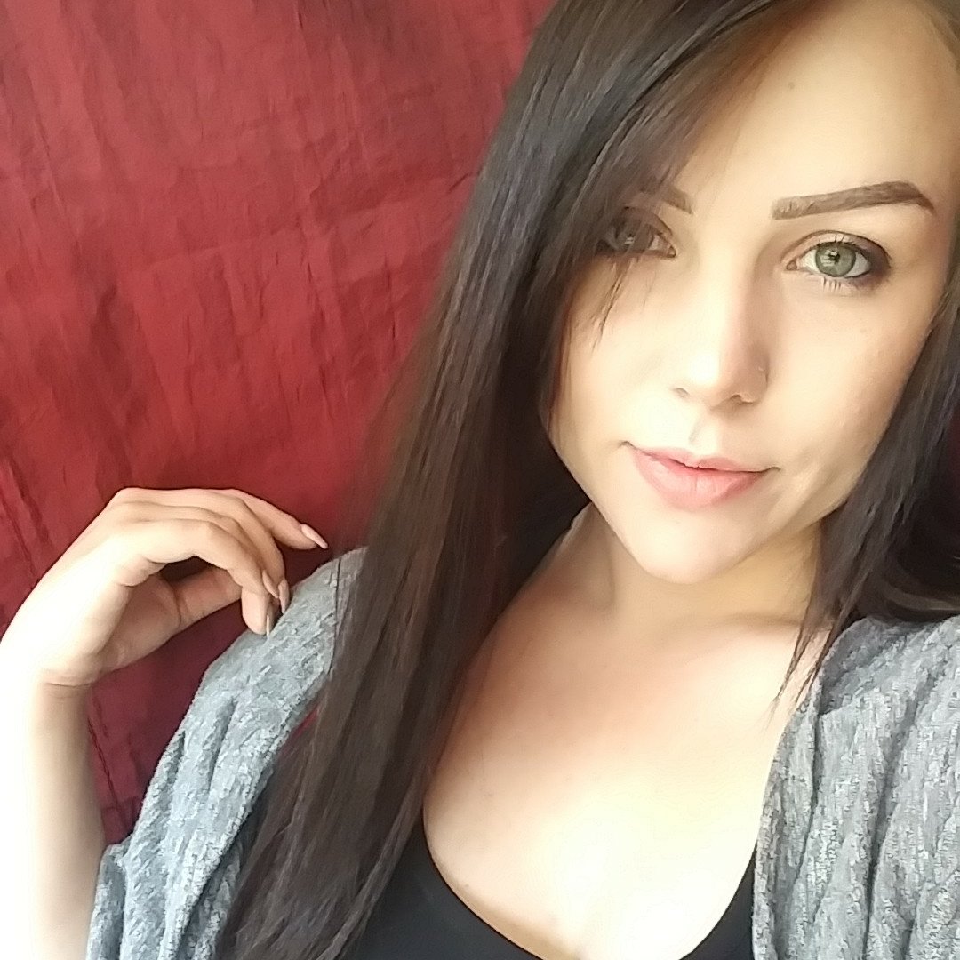 Laura Bay's Instagram, Twitter & Facebook on IDCrawl