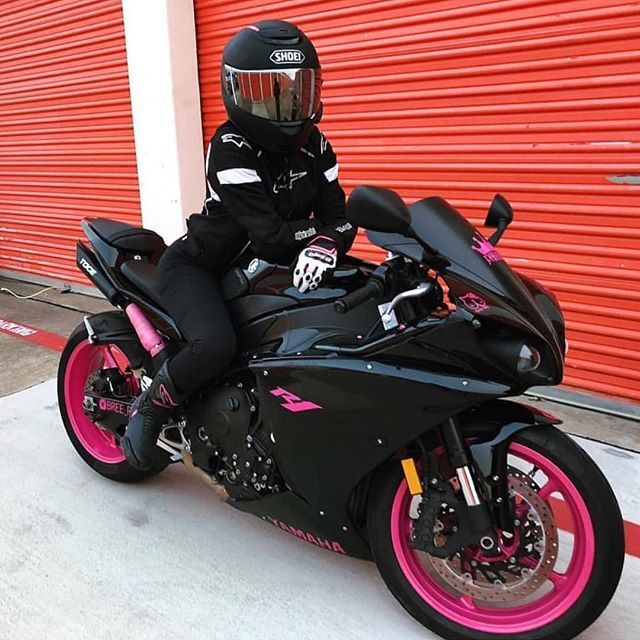 Yamaha R1 Pink