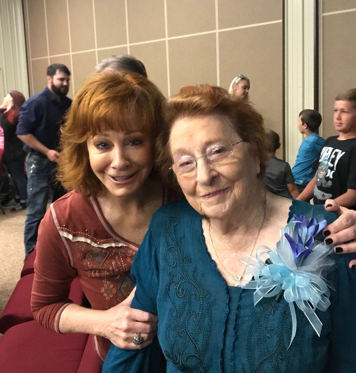 69 best Twitter @reba images on Pholder | I guess they finally figured ...