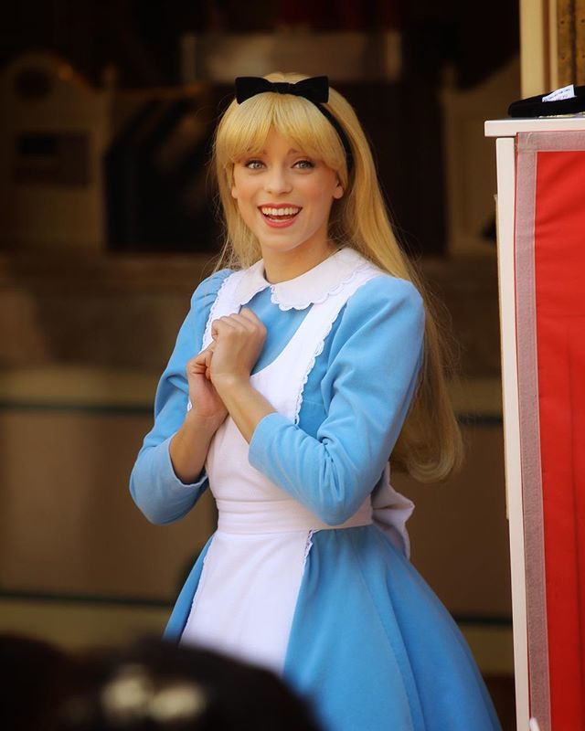 Disneyland Alice In Wonderland Character