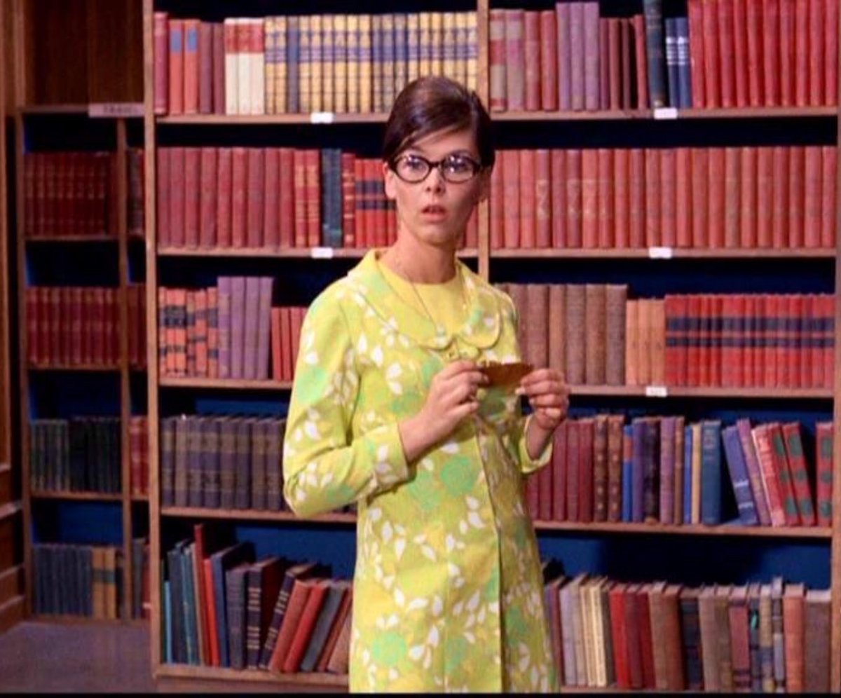 Yvonne Craig Barbara Gordon 7745