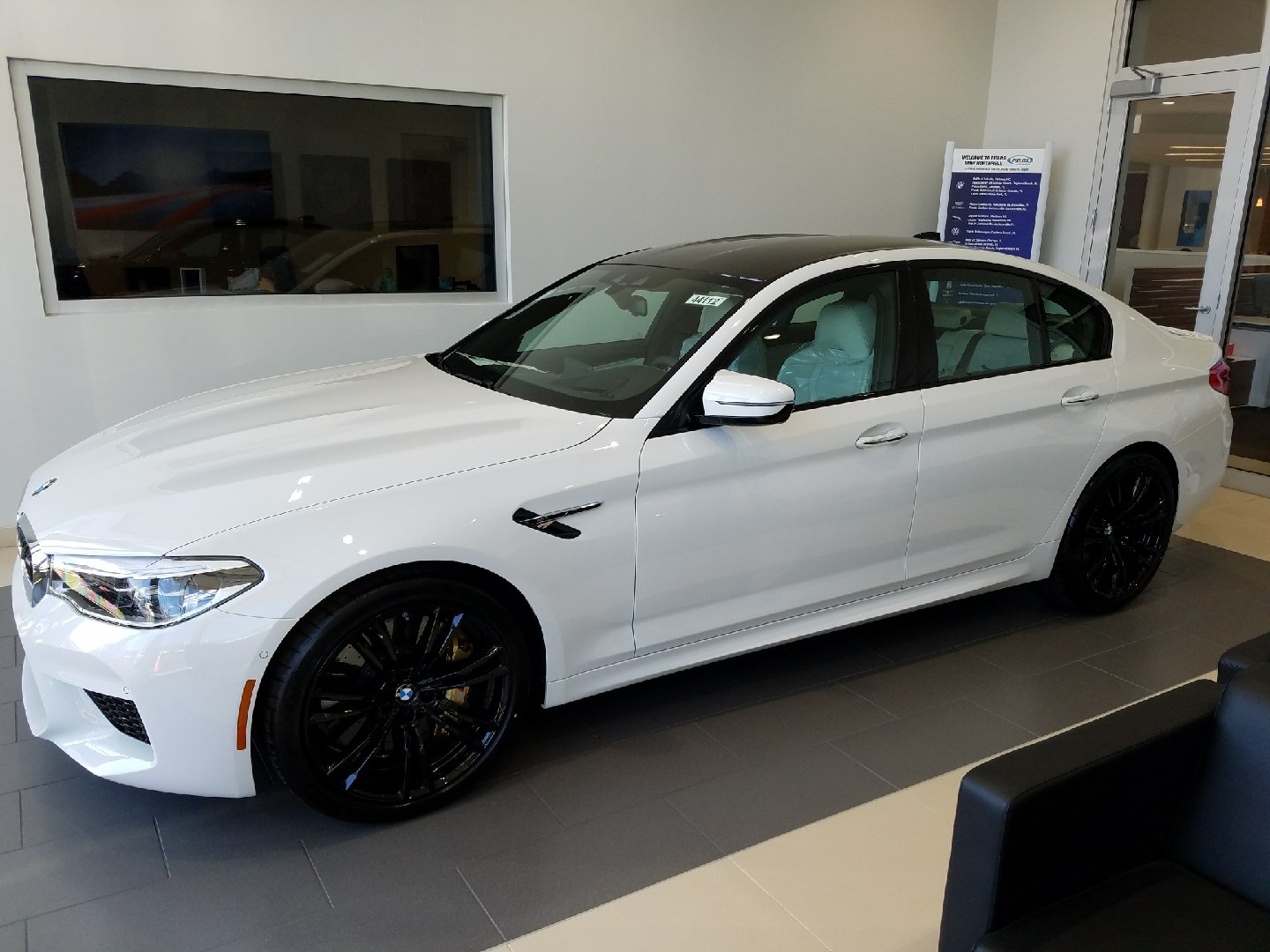 Bmw M5 White With Black Rims