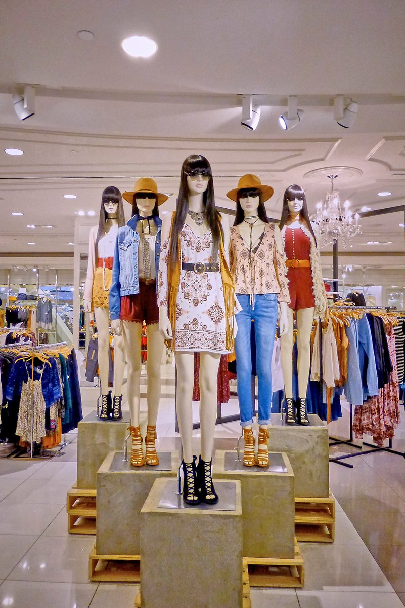 Forever 21 Window Display 2022