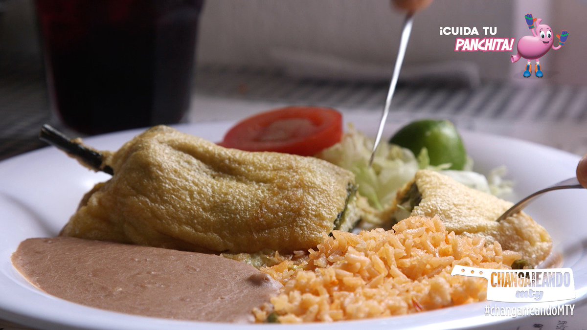 Chiles Rellenos Con Arroz Y Frijoles