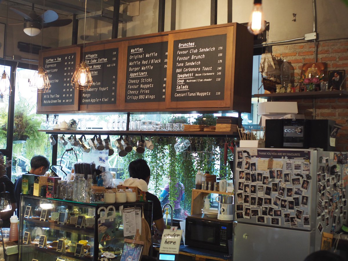 Traveling Sunday on Twitter: "กาแฟเย็น 2 แบบอร่อยและขึ้นกล้องมาก ร้าน Favour Cafe ท่ามหาราช 👉🏼 ...