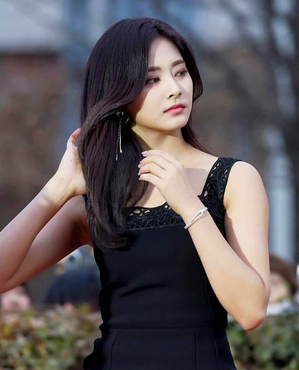 Chou Tzu-yu's Wiki - Age, Height, Parents, Boyfriend, Net Worth
