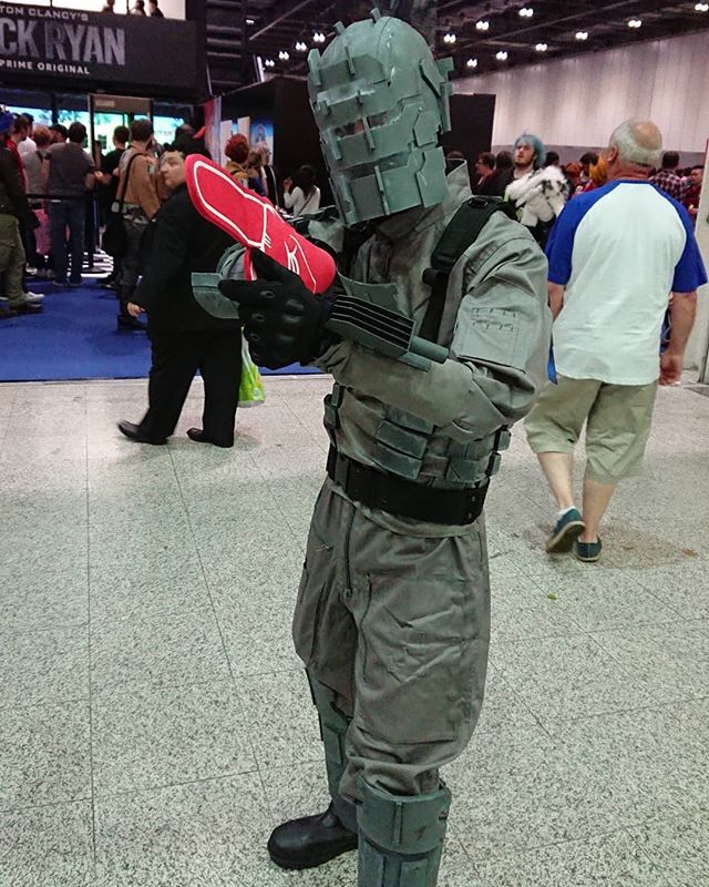 Isaac Clarke Armor Cosplay