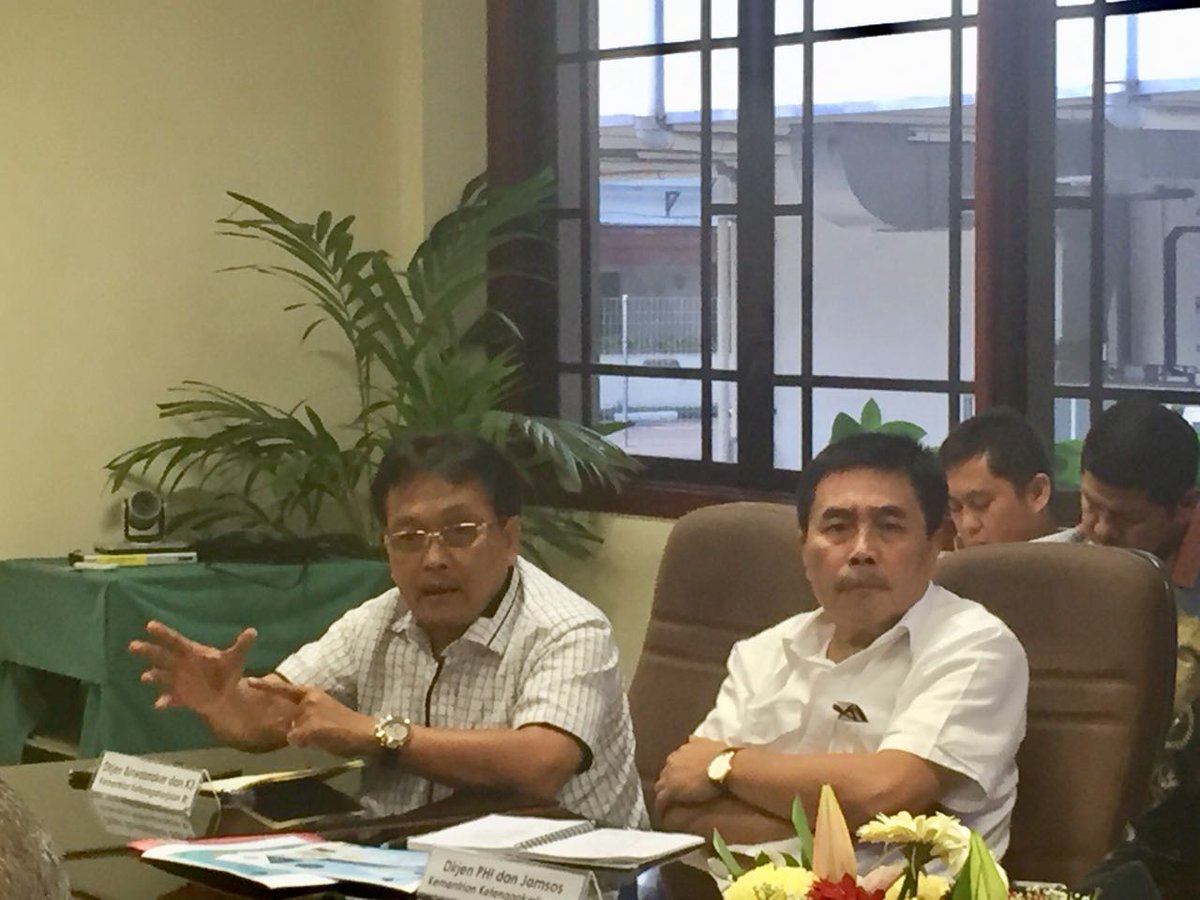 Direktur PPHI @KemnakerRI John W. Daniel Saragih dan Direktur PNK3 ...