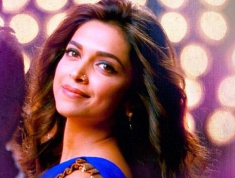 Deepika Padukone Badtameez Dil Look