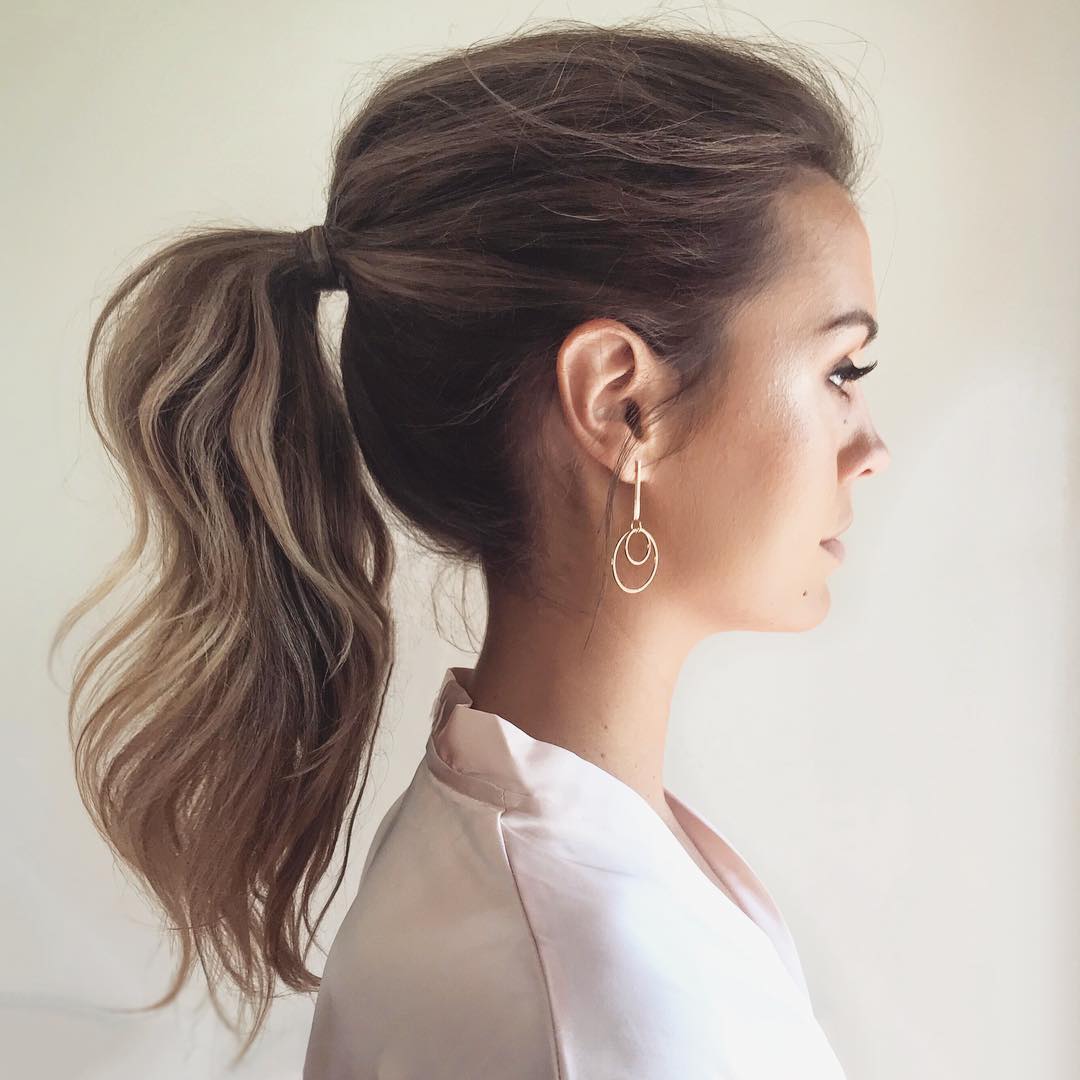 Una coleta alta y elegante es un look estupendo para tener controlado ...