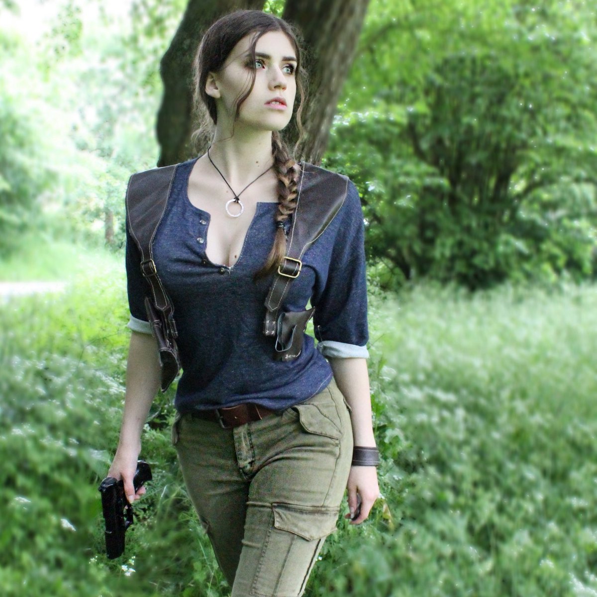 Female Nathan Drake Costume