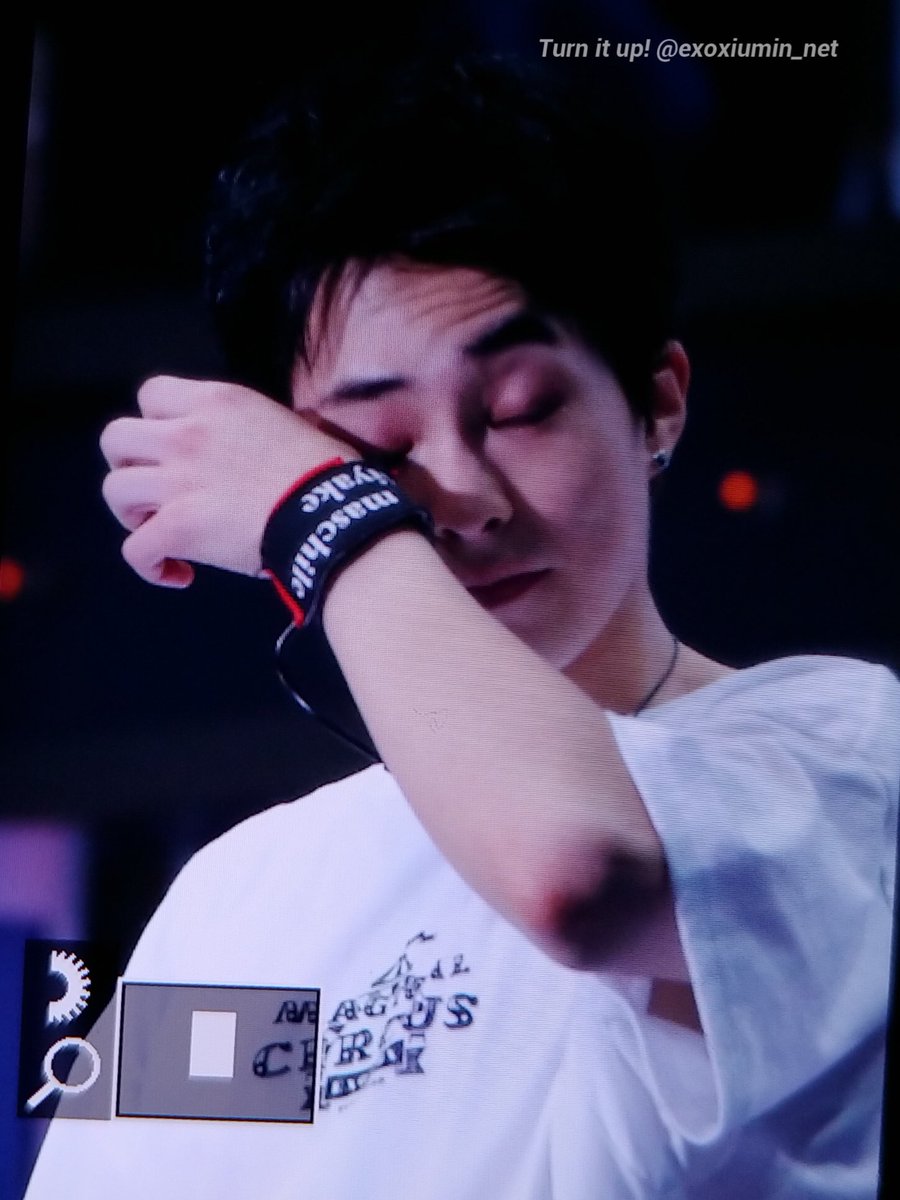 Xiumin Crying