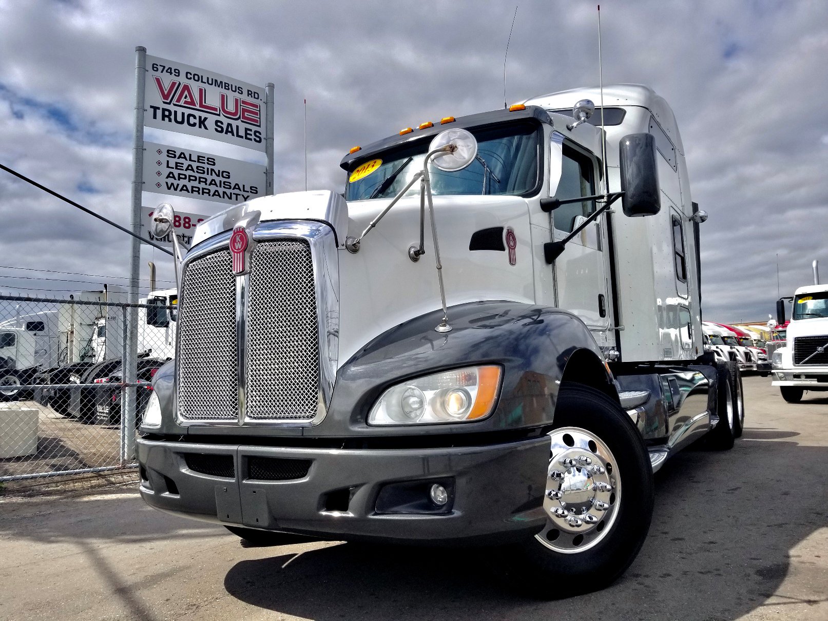 2013 Kenworth T660 Studio Sleeper SOLD 2013 KENWORTH T660 Sleeper