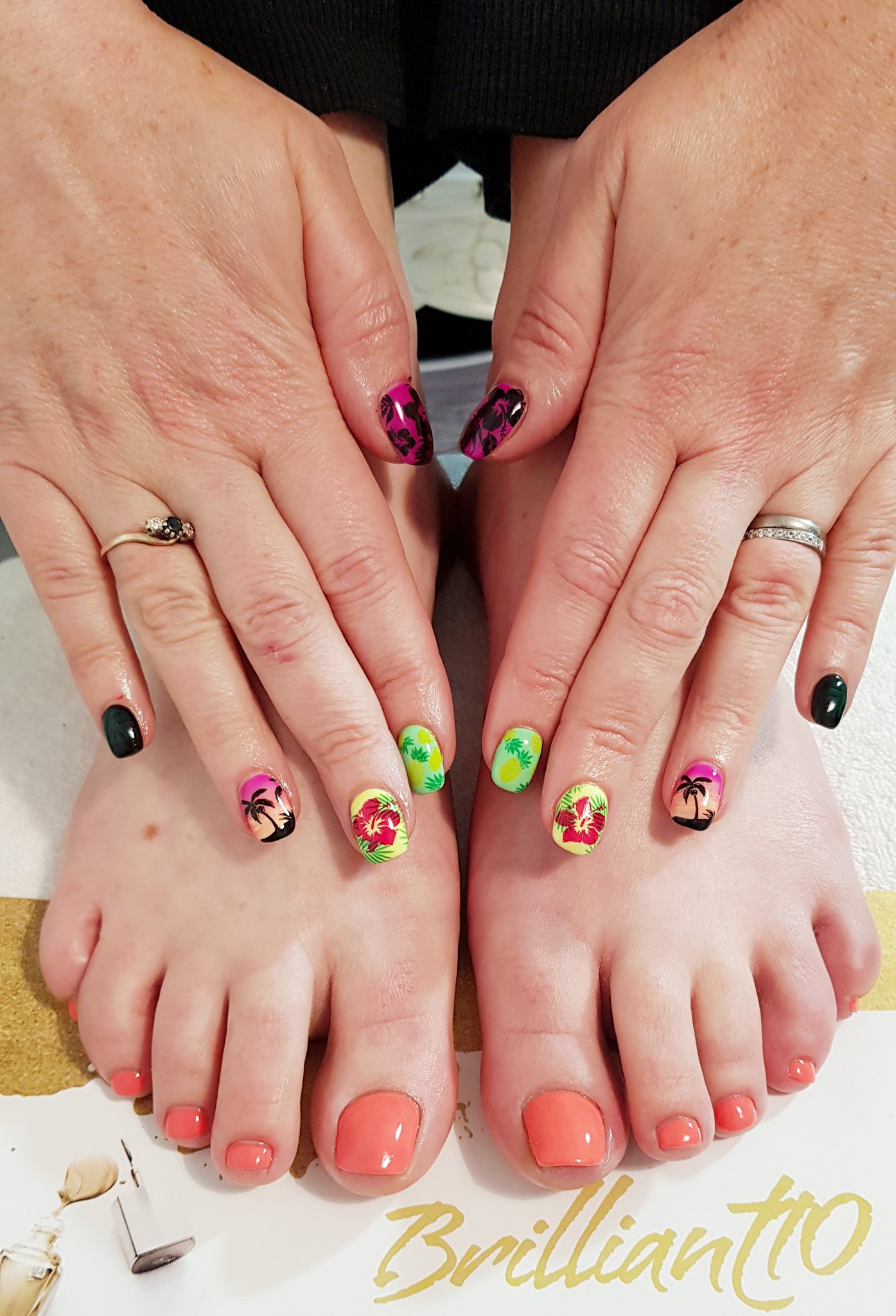 Hawaiian Toe Nail Art