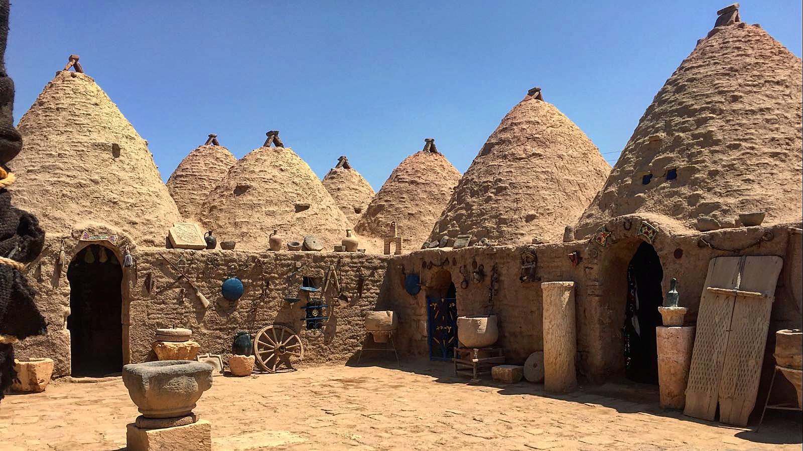Mud Brick Houses Of Mesopotamia The Massive Body Of The Deffufa