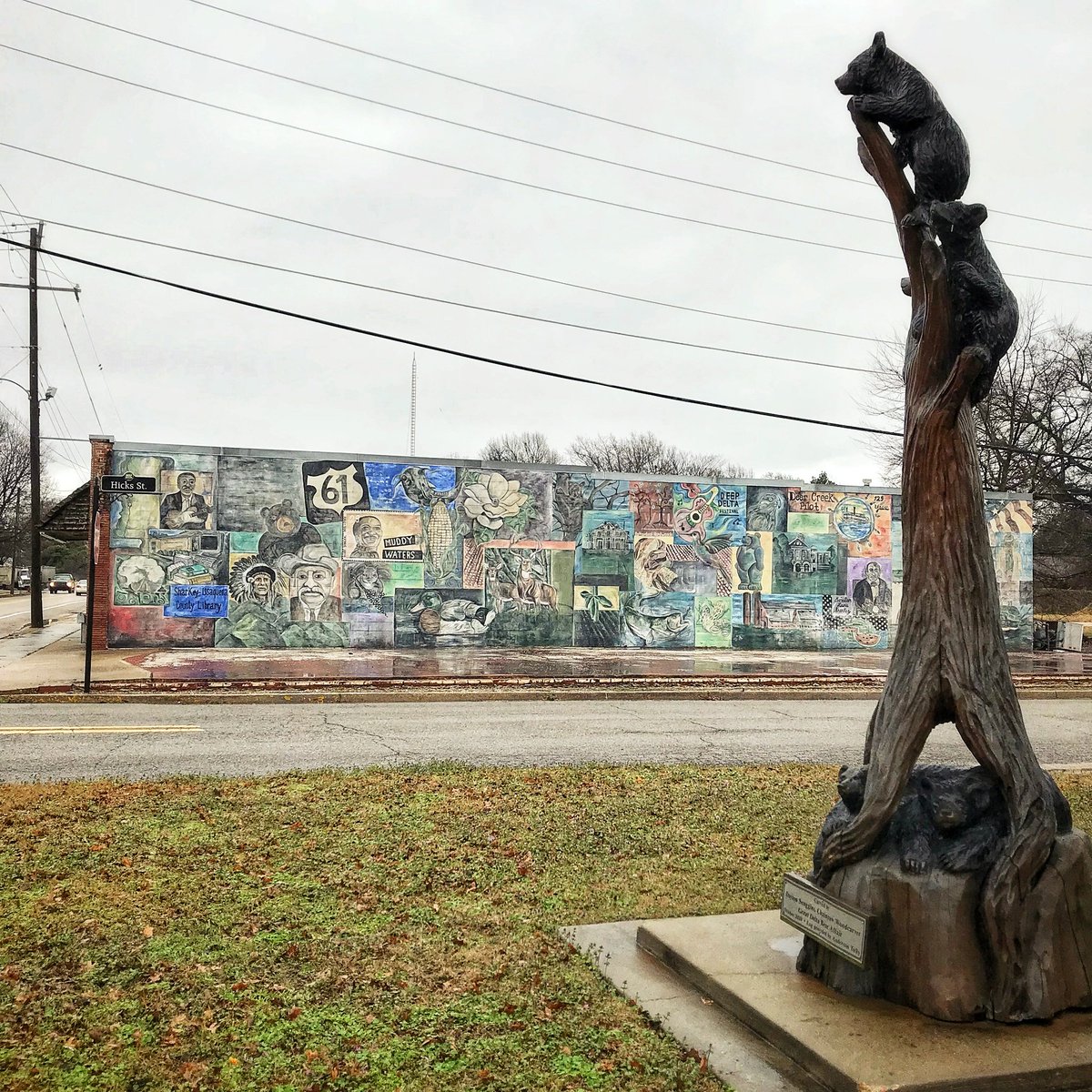 The carved bears in Rolling Fork are a tribute to President Theodore ...