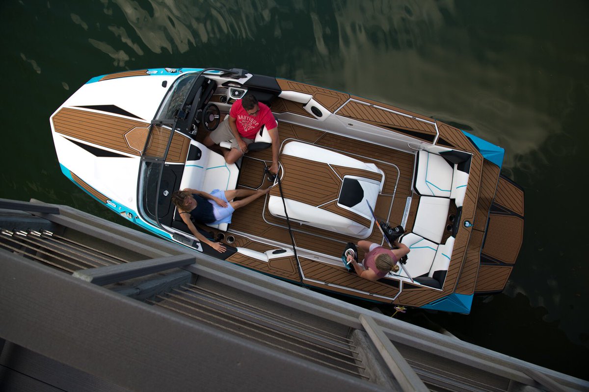 Overhead look at the interior layout in the all-new 2019 Ski Nautique ...